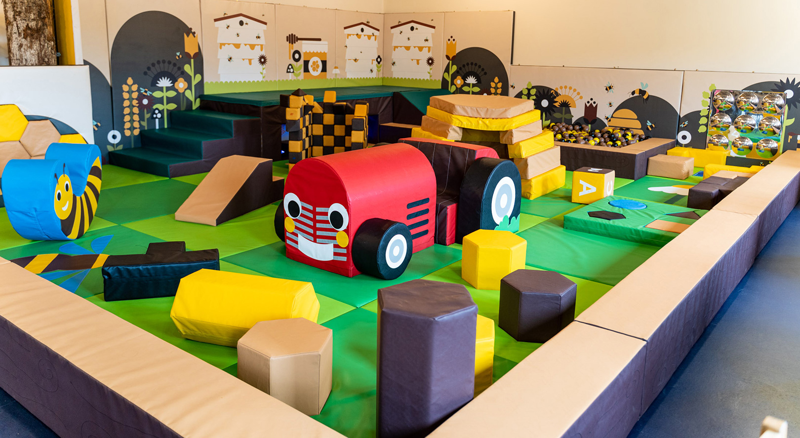 soft play gallery - Mini Meadows Childrens Farm Northampton